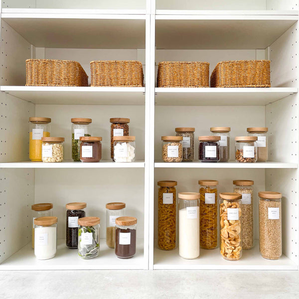 5 Best Glass Storage Hacks for Your Kitchen - The Pretty Store